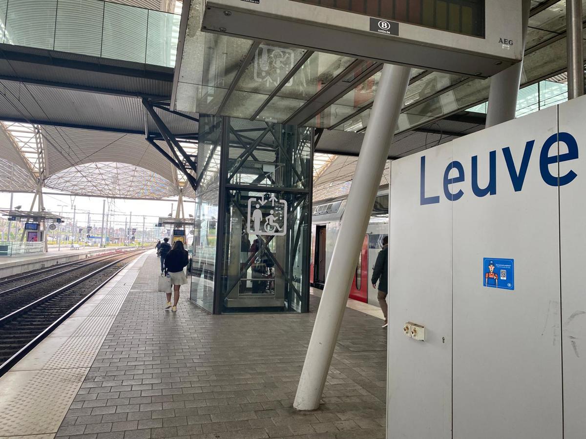 Elke maandagmorgen wordt er gedanst in het station van Leuven | Het Nieuws Vandaag